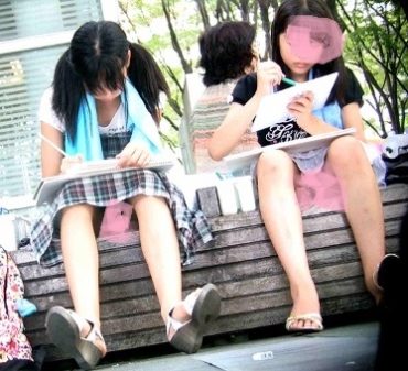 座りパンチラ17 – JPORU