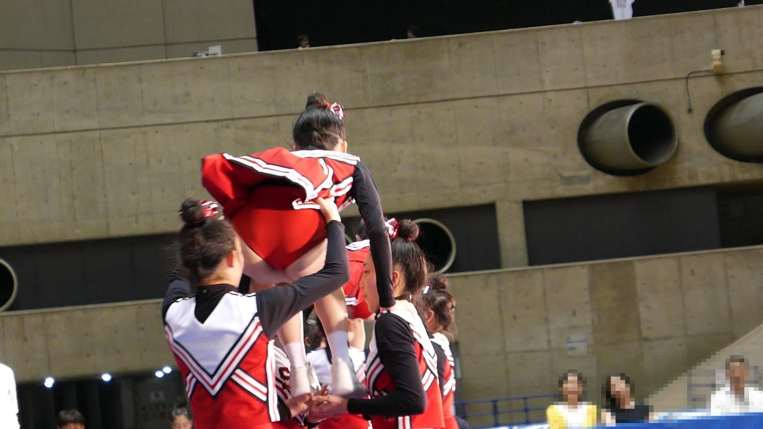 なにわガールズ1059【4K】今では超貴重！ 赤と青のアンスコ！ どちらが好み？ – JPORU